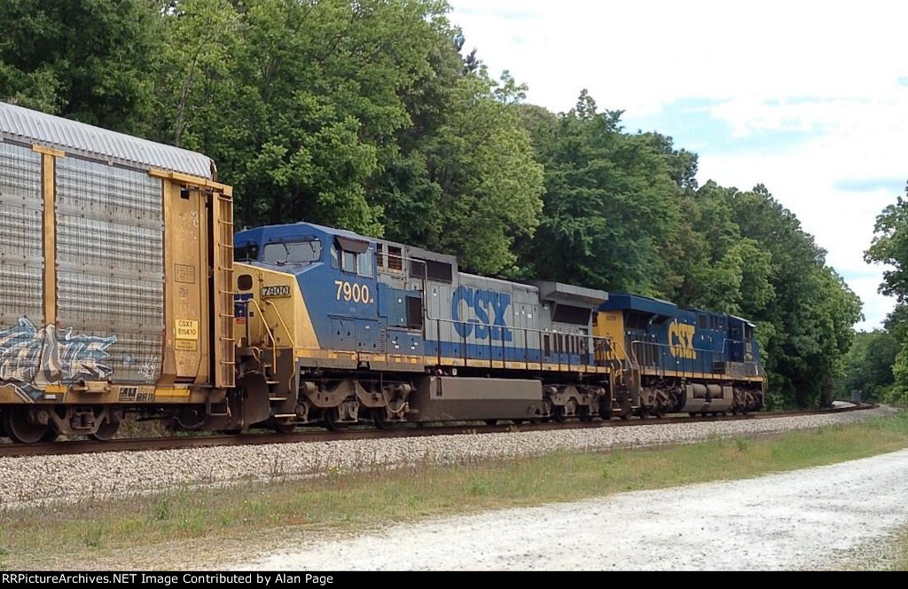 CSX 829 and 7900 lead autoracks SB